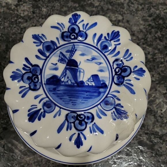 Delft | Accents | Delftsblueandwhiteroundwallplaque | Poshmark